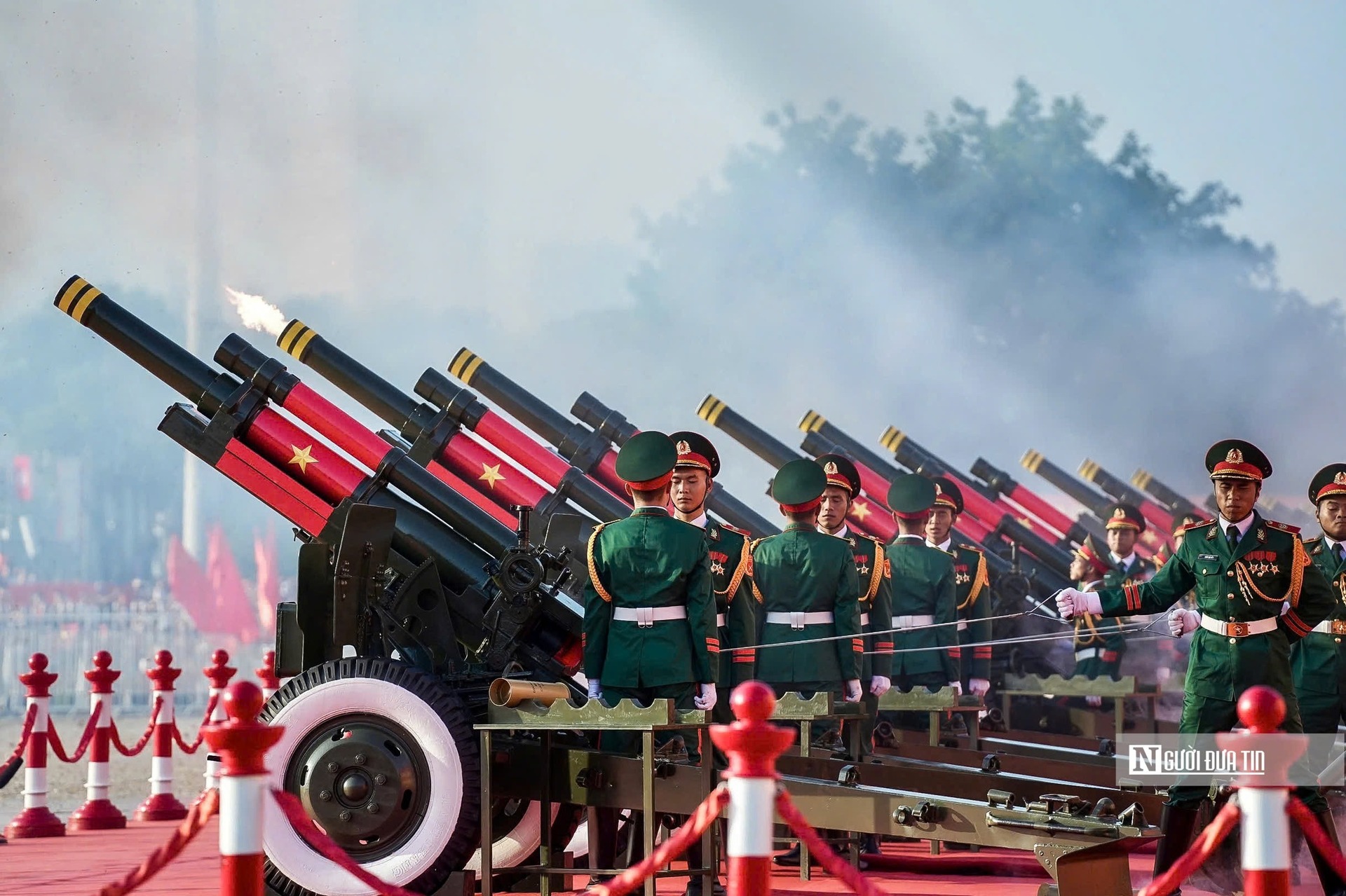 Mãn nhãn toàn cảnh lễ diễu binh, diễu hành trên không, trên bộ, trên ...